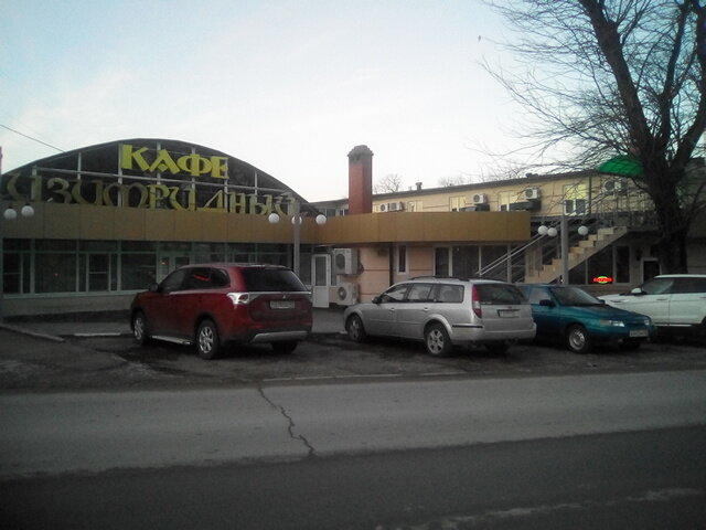 Kafe Gostevoy dom Izumrudny, Novorossiysk, foto