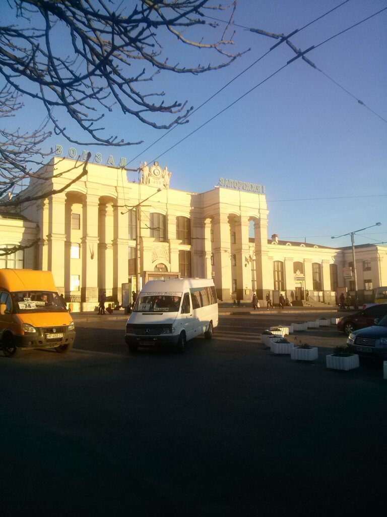 Tren istasyonu Pridneprovskaya zheleznaya doroga Servisny tsentr, Zaporoje, foto