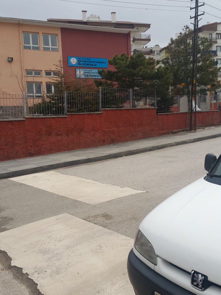 Ortaokul Kırkkonaklar İffet Güneşoğlu Ortaokulu, Ankara, foto