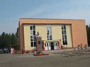 Мир (ulitsa Energetikov No:11), sinemalar  Kharovsk'tan