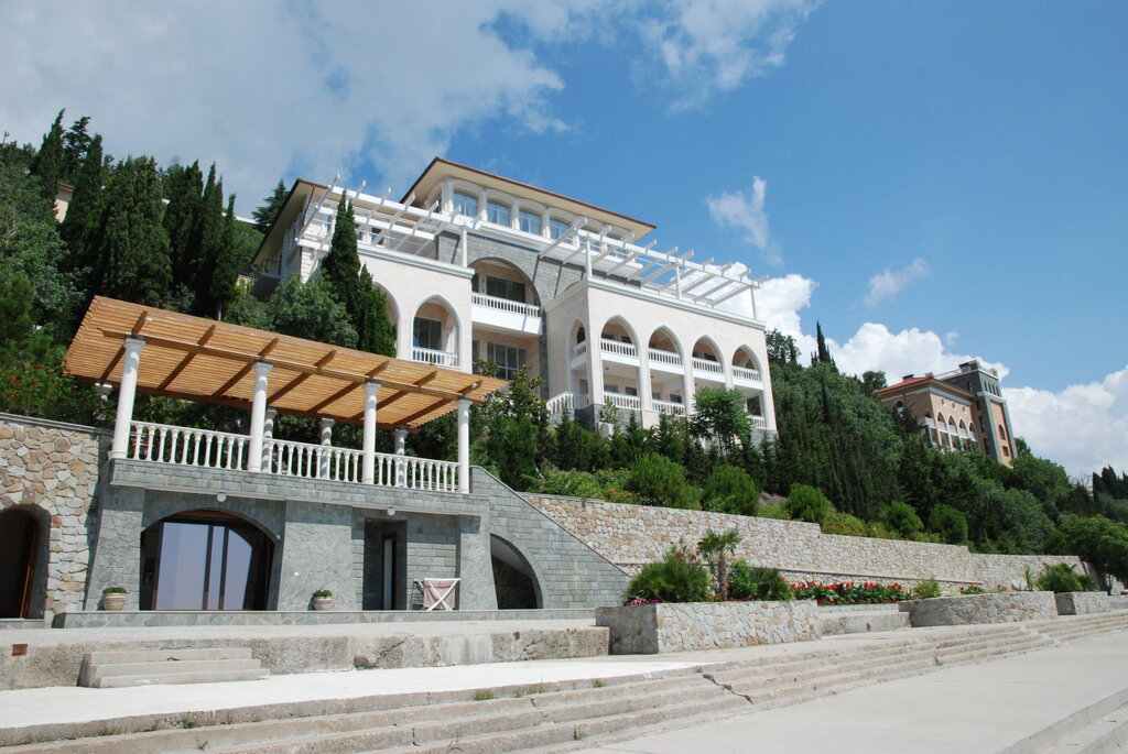 Otel Kastel, Aluşta, foto