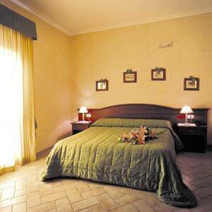 Hotel Villa Degli Angeli (Lazio, Roma, Marino, Via Spiaggia del Lago, 32), otel  Lazio'dan