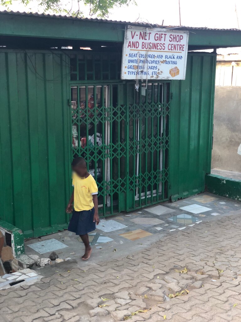 Alışveriş merkezleri V-Net Gift Shop And Business Centre, Akra, foto