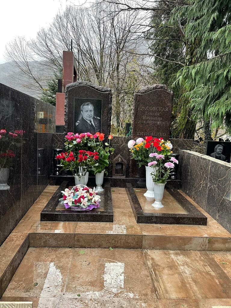 Heykel ve mezarlık taşı üreticileri Адлер Гранит, Soçi, foto