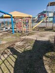 Playground (Autonomous Republic of Crimea, Simferopol, ulitsa Khadzhi-Geray), oyun alanı  Simferopol'dan (Akmescit'ten)