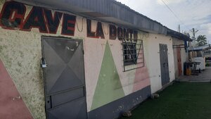 Cave la bonté (Brazzaville, Commune de Moungali, Loufoulakari Rue), bar  Brazzaville'den
