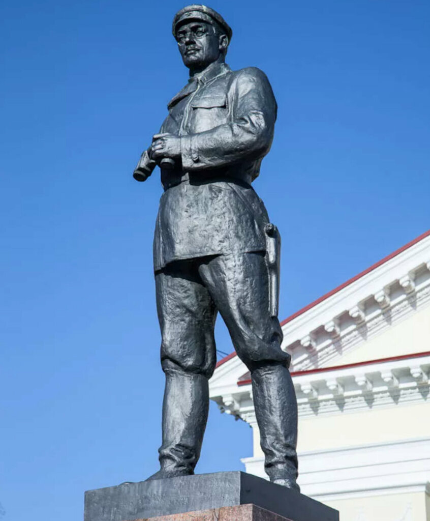 Anıt, heykel Павлин Виноградов, Arhangelsk, foto