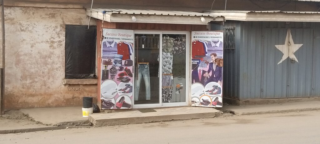 Giyim mağazası Success Boutique, Akra, foto