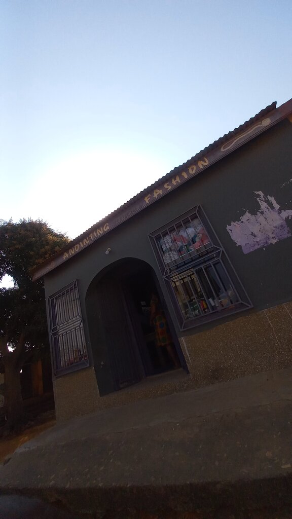 Giyim mağazası Anointing Fashion, Dünya, foto