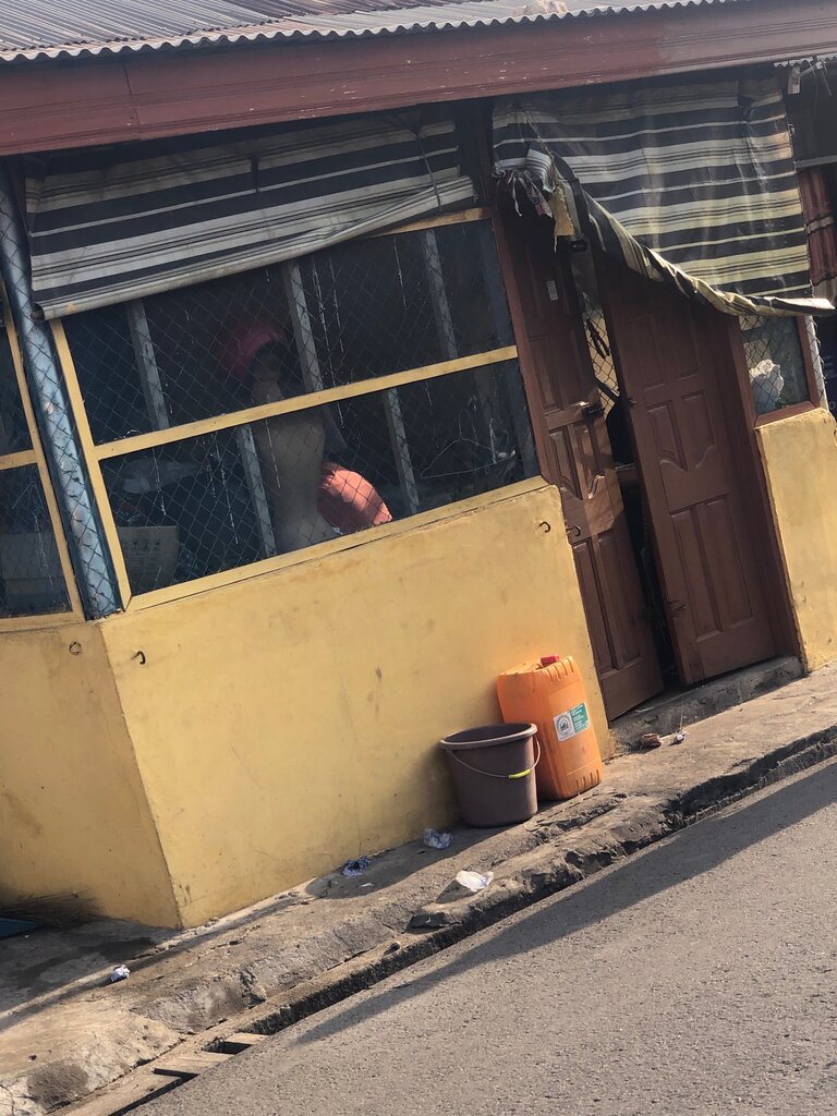 Moda evleri Adjibaxx, Akra, foto