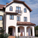 Avgust Guest House (ulitsa Krylova No:10, Goryachiy Klyuch), konuk evi  Goriaçi Kliuç'tan