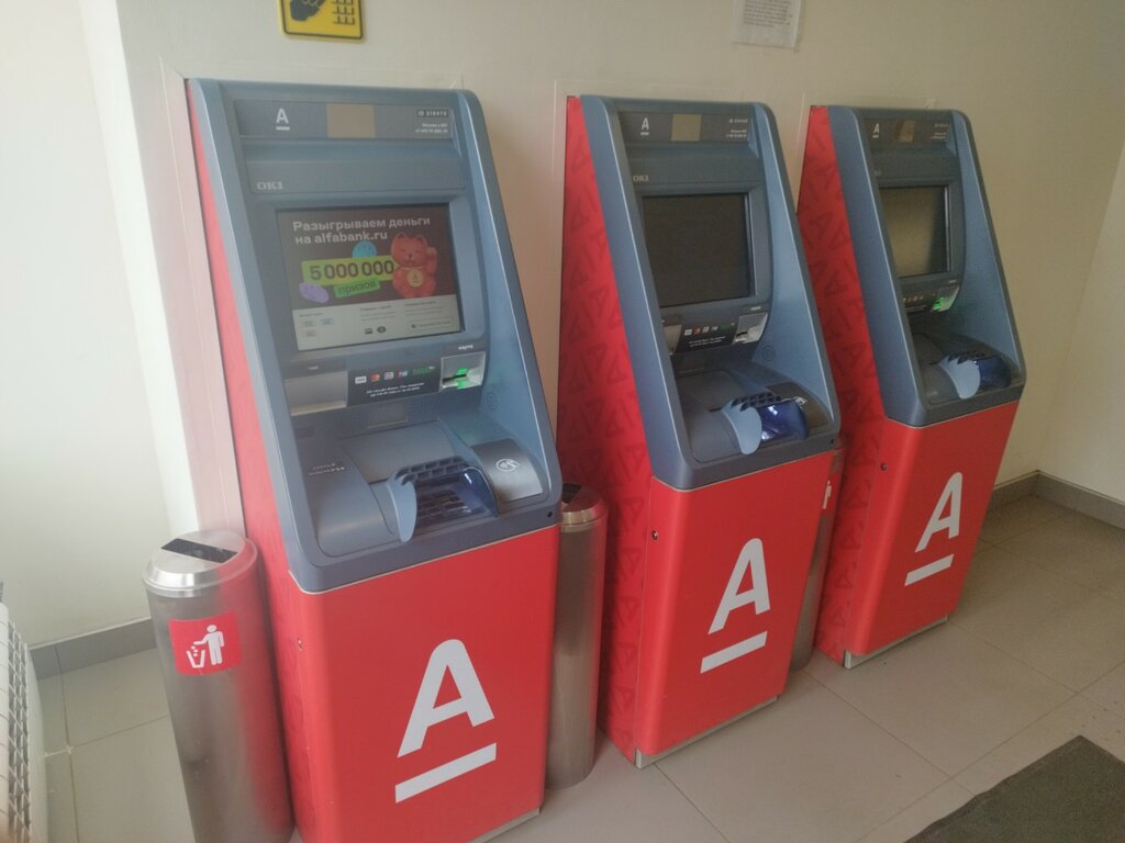 ATM'ler Alfa-Bank, Moskova, foto