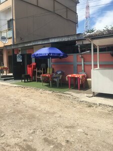 Cave (Brazzaville, Commune de Moungali, Rue Voula), bar  Brazzaville'den