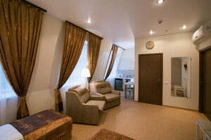 Atom (Kommunisticheskiy Avenue No:8), otel  Seversk'ten