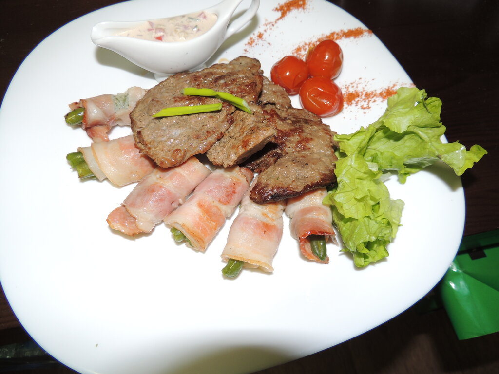 Kafe Kafe-restoran Sery Cardinal, Bratsk, foto