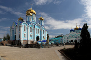 Zadonsky Rozhdestvo-Bogoroditsky monastyr (Lipetsk Region, Zadonsk), ortodoks kiliseleri  Zadonsk'tan