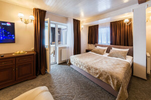 5 Fireplaces (Zakarpatska Region, Rakhiv District, selyshche miskoho typu Yasinia), otel  Zakarpatska oblastından
