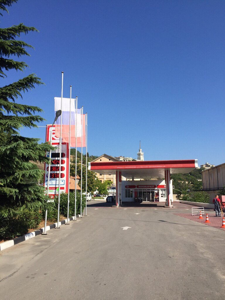 Benzin istasyonu Crs, Sevastopol, foto