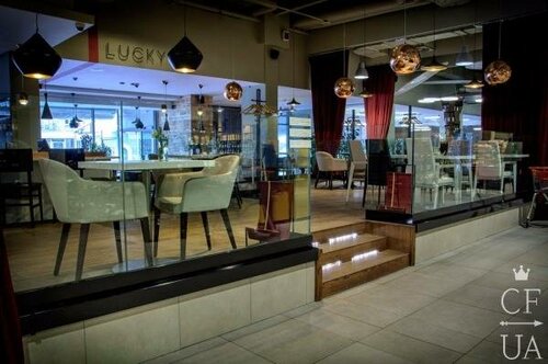 Lucky Restaurant Vinotheque 9