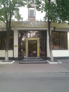 Art-Hotel (Simi Khokhlovykh Street No:1), otel  Kiev'den