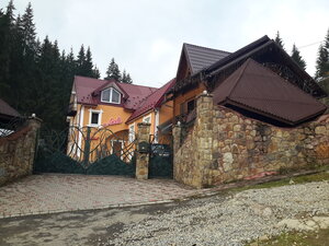 Usadba Lyube (улица Героев Майдана No:14А), otel  Yaremcha'dan