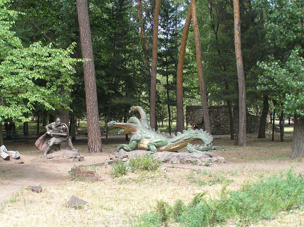 Park, sokak heykeli Добрыня Никитич и Змей Горыныч, Slavyansk, foto