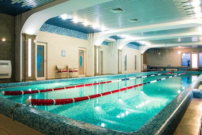Yüzme havuzları Basseyn-klub Akva Layf, Kiev, foto
