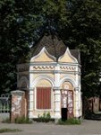 Chasovnya pri tserkvi Petra i Pavla (Yaroslavl Region, Uglich, 9th Yanvarya Street), şapel, haç anıtı  Ugliç'ten
