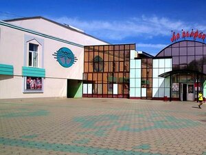 Tatarsky dramatichesky teatr (Kaymanova Street No:9), tiyatrolar  Nijnekamsk'tan (Tüben Kama'dan)