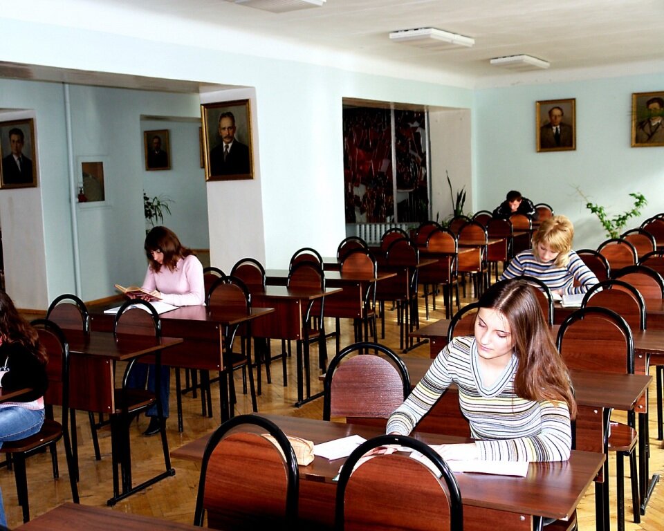Yüksekokul Gosudarstvennoye vyssheye uchebnoye zavedeniye Dnepropetrovsky tekhnologo-ekonomichesky kolledzh, Dnepropetrovsk, foto