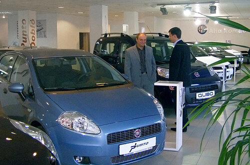 Otomobil satış galerileri Avtosalon Italavto tsentr, Kiev, foto