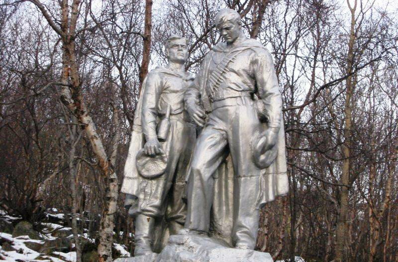 Anıt, heykel Воинам-североморцам, Murmanskaya oblastı, foto