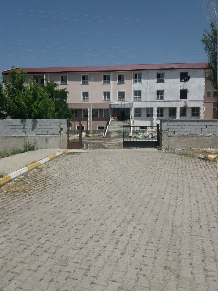 Ortaokul Merkez 100. Yıl Ortaokulu, Ağrı, foto