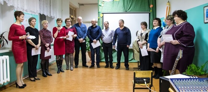 Ortaokul Marevskaya Srednyaya Obshcheobrazovatelnaya shkola, Novgorodskaya oblastı, foto