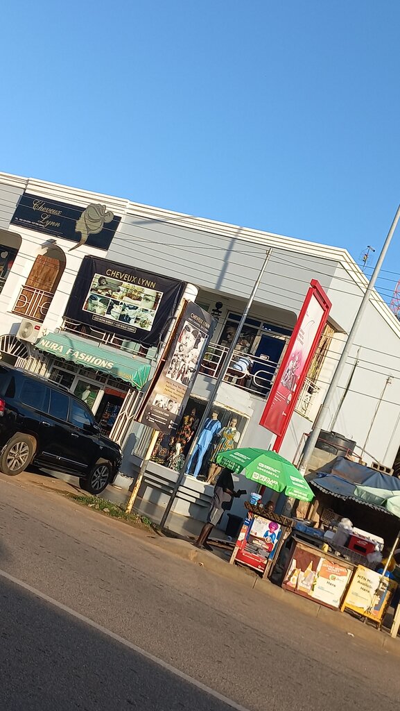 Giyim mağazası Nura Fashions, Akra, foto