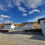 Усадьба Белая (ulitsa Tereshkovoy No:5А, selo Sakhyurta), otel  İrkutskaya oblastından