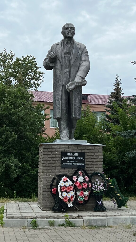 Anıt, heykel В.И. Ленин, Lukoyanov, foto