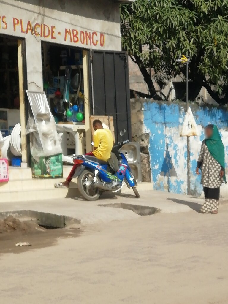 i̇nşaat malzemeleri toptan Placide Mbongo, Brazzaville, foto