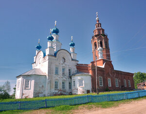 Voskreseniya Khristova Cathedral (ulitsa Mamina-Sibiryaka No:47), ortodoks kiliseleri  Çerdyn'den