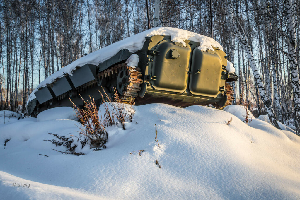 Teknoloji anıtı Памятник боевой машине пехоты БМП-1, Çeliabinskaya oblastı, foto