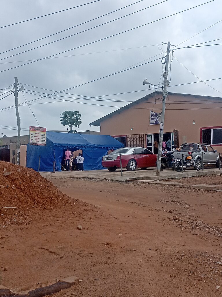 Dini dernekler Resurrection Power And Living Bread Ministries, Akra, foto