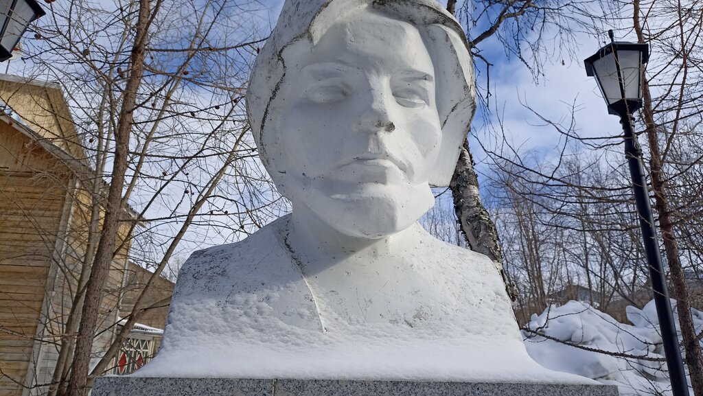 Anıt, heykel Т.Д. Сенькин, Salehard, foto