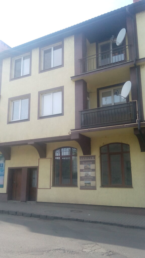 Emlak ofisi An Ozerny kray, Ujgorod, foto