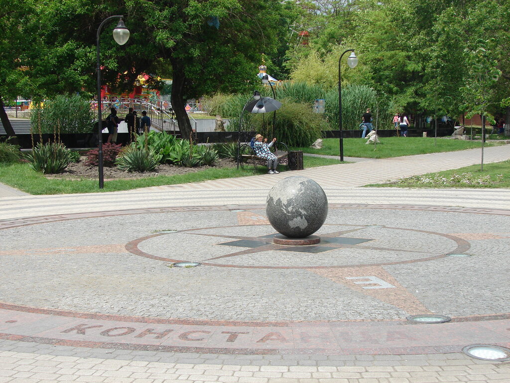 Park, sokak heykeli Рукопожатие, Novorossiysk, foto