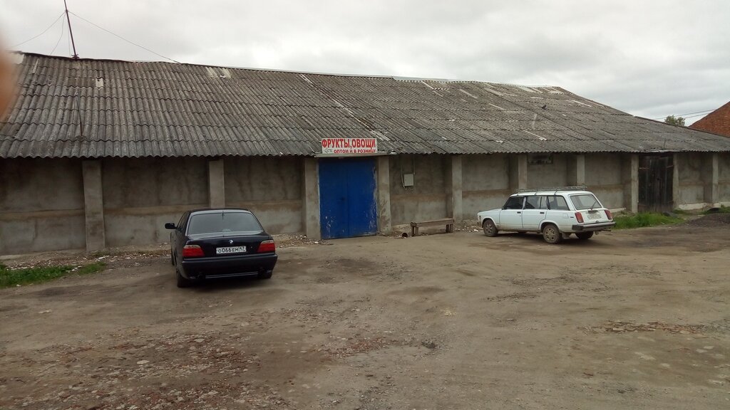 Toptan sebze ve meyve satışı Plodoovoshchnaya baza, Staraya Russa, foto