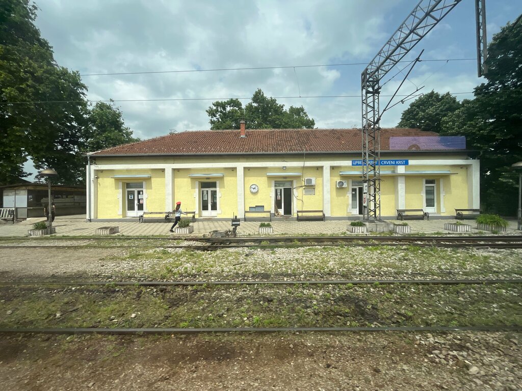Tren istasyonu stanica Crveni Krst, Nish, foto