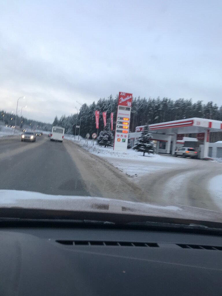 Benzin istasyonu Lukoil, Volzhsk, foto