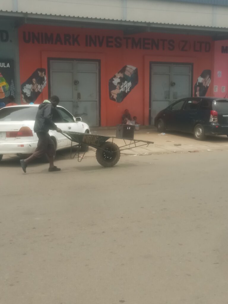 Giyim pazarı Unimark Investment, Lusaka, foto