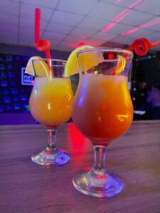 Friday (ulitsa Sabirzyanova No:2А), bar  Otradny'den