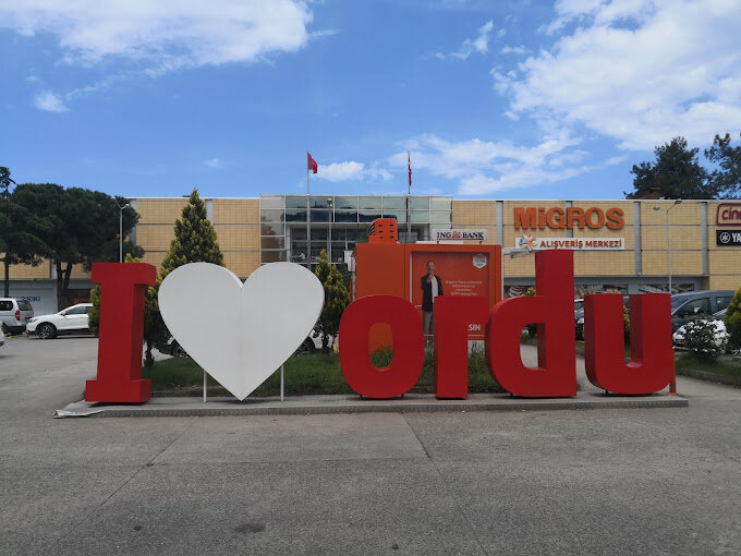 Süpermarket MMM Migros, Altınordu, foto